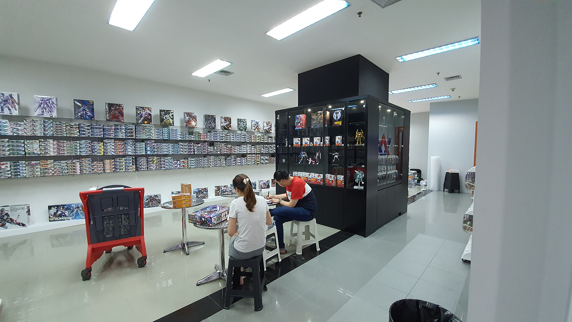 Prortofolio Hobby Zone Mangga Dua Square Interior Design Hermosa